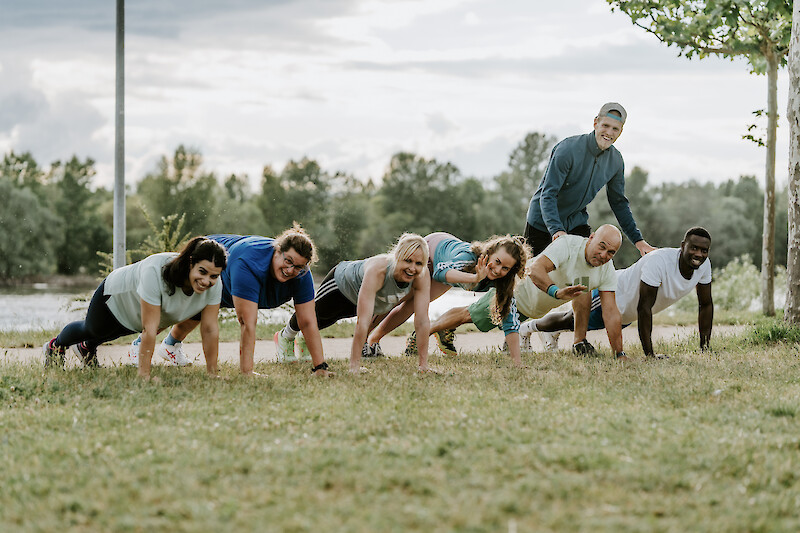Zirkeltraining zuhause: Die 10 besten Übungen ohne Geräte | Original Bootcamp